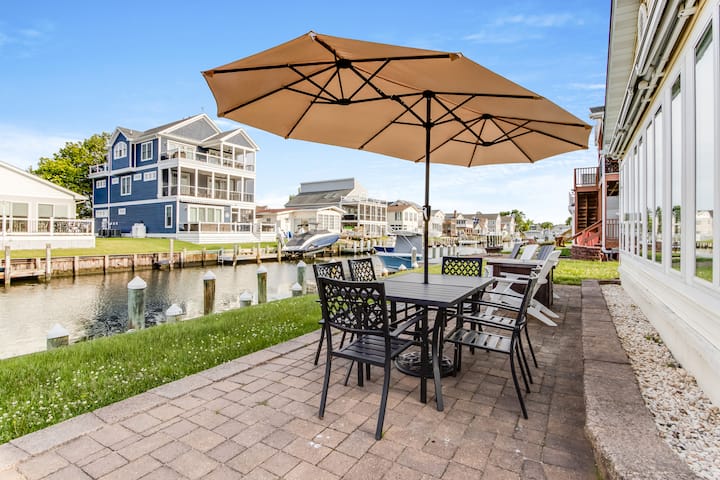 Cozy Canal Home | Canal Front W/ Boat Dock - Delaware
