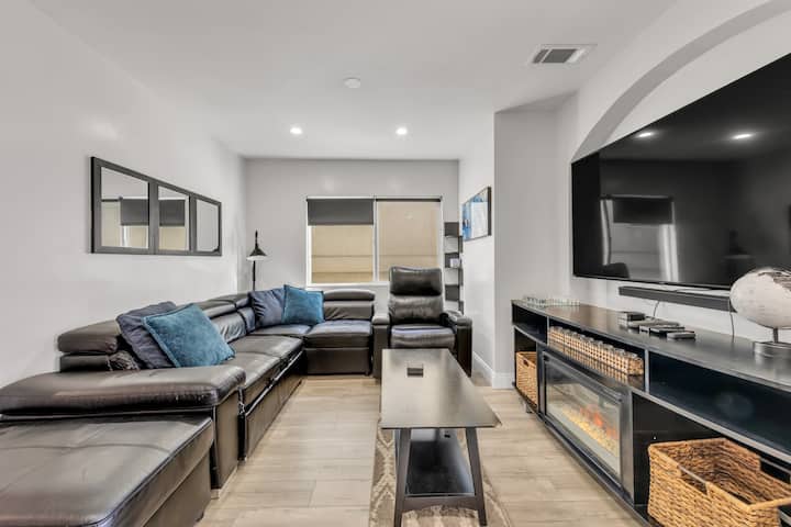 Explore Sacramento: Your Home Base In Downtown - West Sacramento, CA