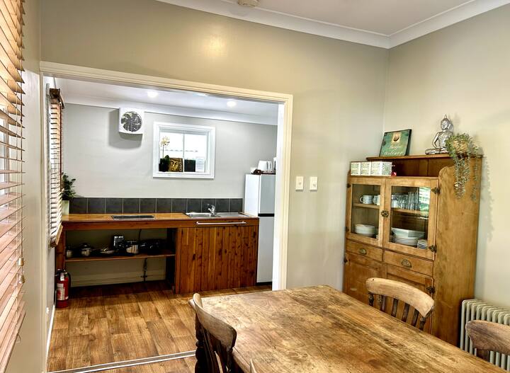 Ferns Hideaway Byfield - Charming Bowenia Cottage - Byfield National Park
