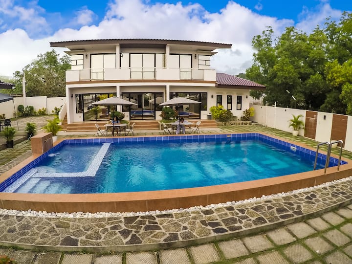 Exclusive 8-room Beach House With Pool - Morong