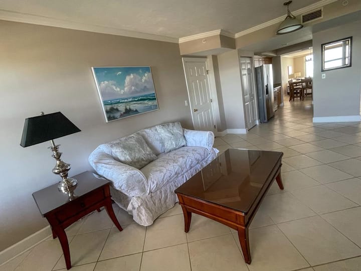 Beautiful 2 Bedroom Condo On The Beach - Daytona Beach Shores, FL