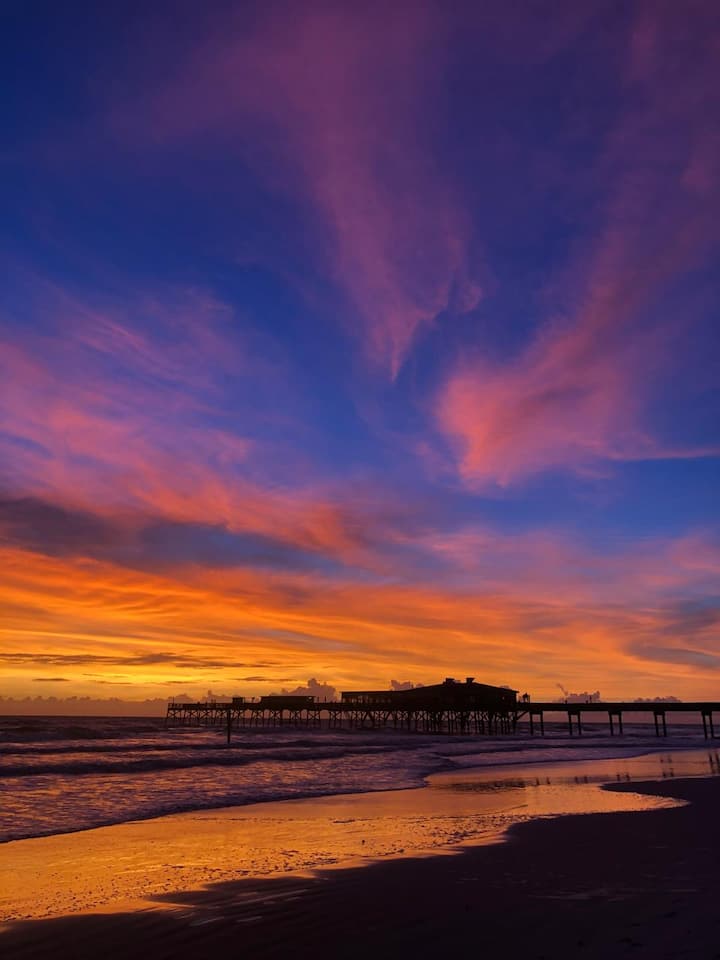 Beautiful 2 Bedroom Condo On The Beach - Daytona Beach Shores, FL