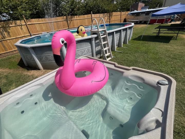 Private Oasis With Spa, Pool, And Fenced Yard - Memphis, TN