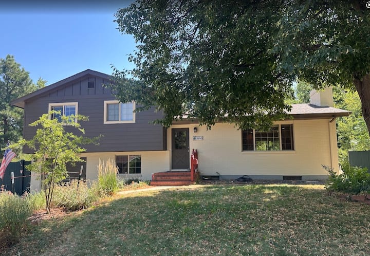 Beautiful South Boulder Home, Perfect For Families - Boulder, CO