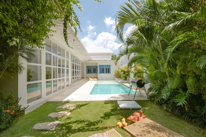 Elegant Canggu Villa: Clean Water+modern Amenities - Bali