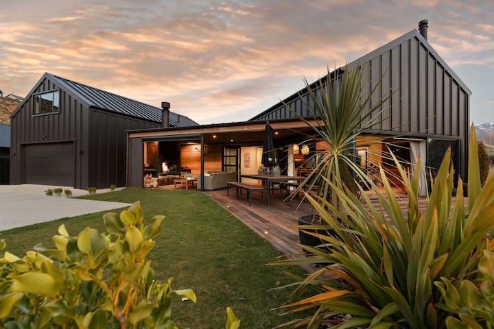 Large Spacious Modern Home - Arrowtown