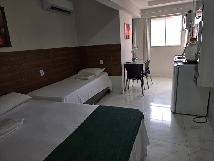 09 Kitnet , Central, Cama Queen, Tv Smart - Montes Claros