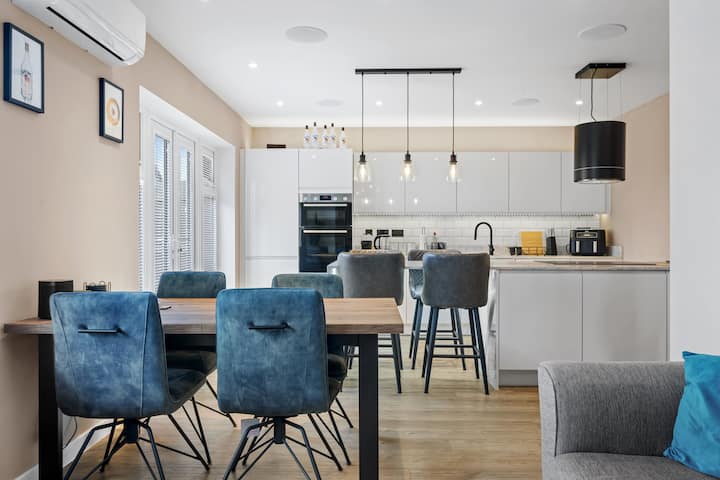 Highspec Home •Office •Skytv •Families/contractors - Warrington