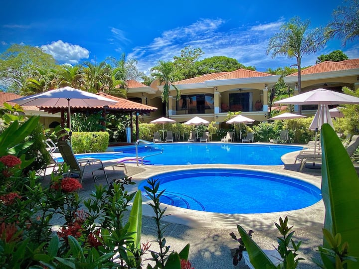 Second Floor Condo Private Location - Walk To Town - Costa Rica