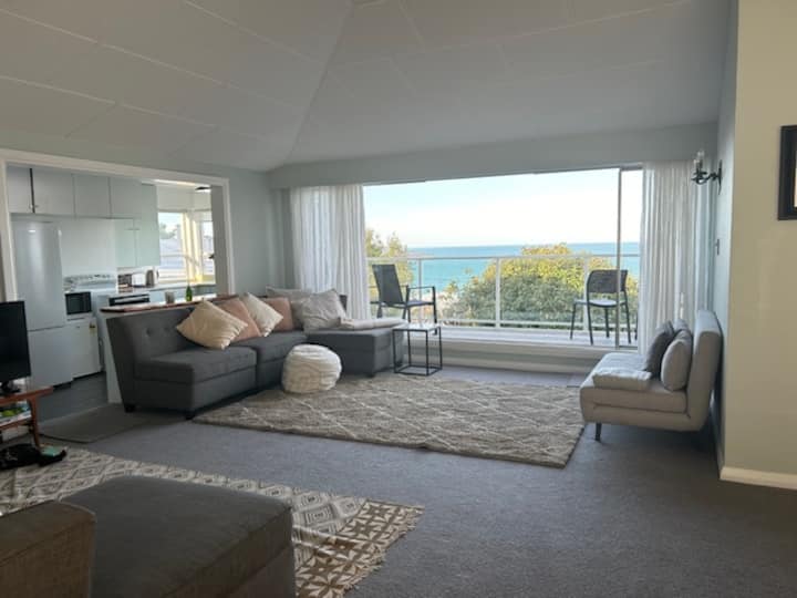 Stunning Ocean Views: Napier To Cape Kidnappers. - Napier