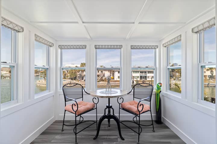 Intercostal Hidden Gem Beach Pool & Dock Fish'n - Treasure Island, FL