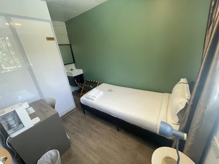 Affordable Single Rm W/attached Shower @Nus (402) - Jurong East