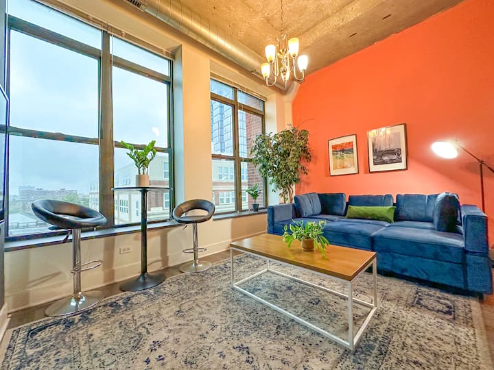 Spacious 2br In Chicago Near Mccormick | Sleeps 8 - Chicago, IL