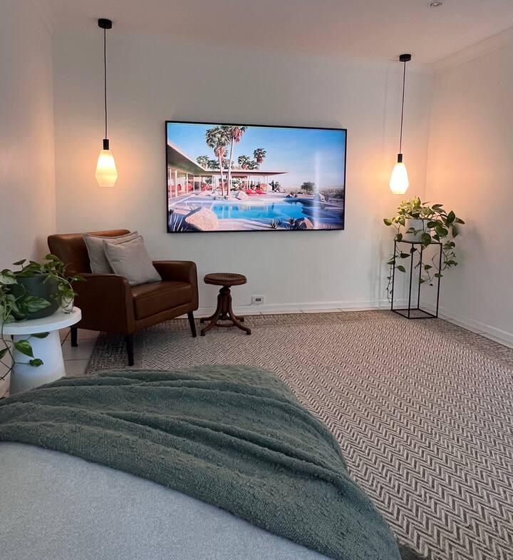 4 Bedroom Home + Pool + Bar! - Mapleton