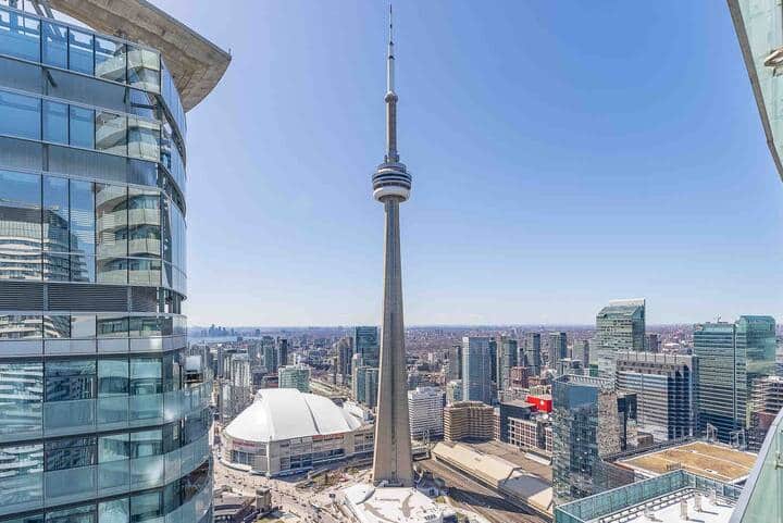 2 Bedroom Cn Tower Boutique Condominium W Parking - Toronto, ON