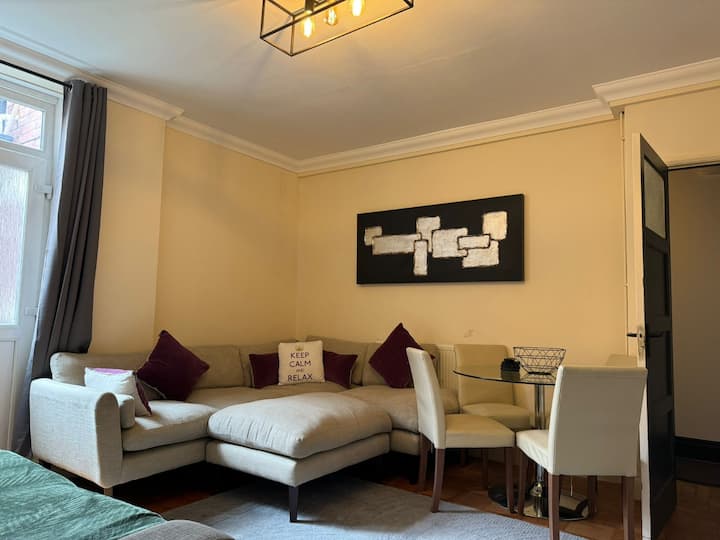 Lushlets - Flat Sleeps 10/12 - Cardiff