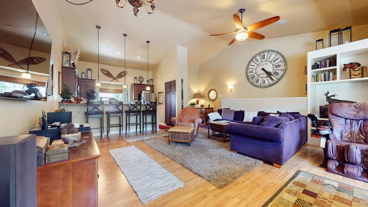 Best Location - Village Townhome - Spacious & Cozy - Mammoth Lakes, CA