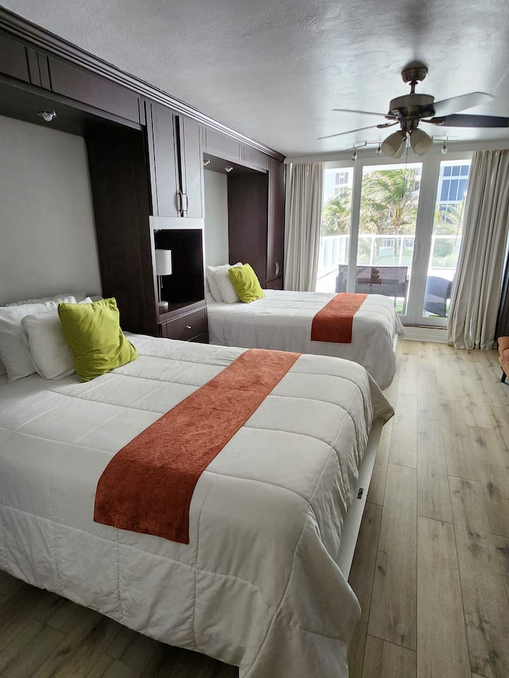 117 Large Studio! Oversized Balcony On The Beach! - Aventura, FL