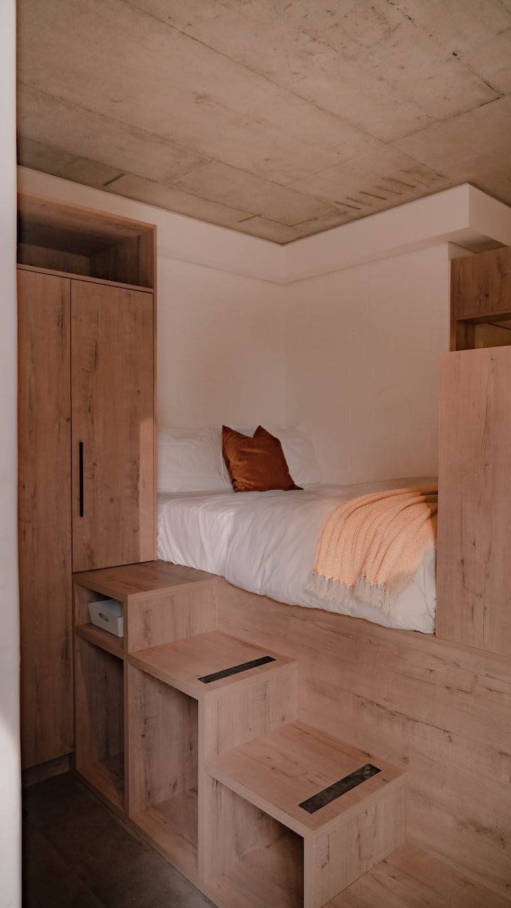 Sea Point Apartment | Close To City, Food & Sea - Cape Town