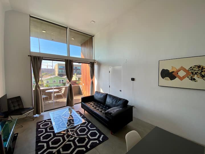 2-story Modern W/balcony - Unbeatable Location - San Diego, CA