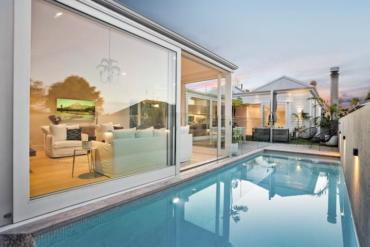 Luxury Heritage Villa With Pool In Auckland - Auckland