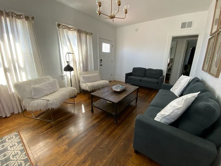 1926 Historic Stunner | Walk To U Of A | 2 Br 1 Ba - Tucson, AZ