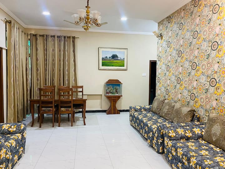 A Beautiful 5 Bedrooms House - 拉哈爾