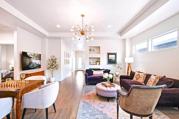 Top 1% Rated • Clean & Spacious • Prime Location - Meridian, ID