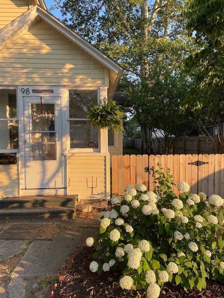 Hope College & Tulip Time Guest Room Near Downtown - Holland
