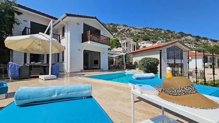 Modern 2 Bedroom Seafront Villa - Kalkan