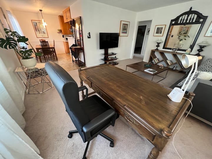 Tree View Guesthouse - Culver City, CA