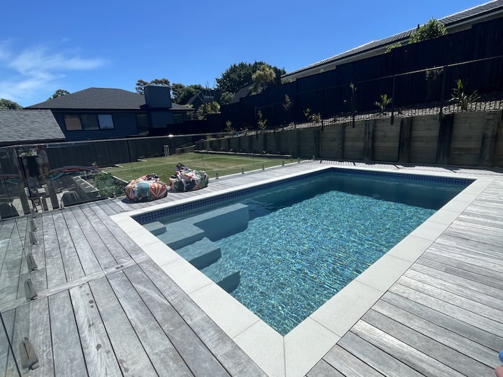 Family Friendly Poolside Retreat - Waiheke Island