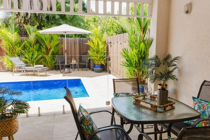 Spacious 2br Villa + Private Pool In Paradise - Palm Cove