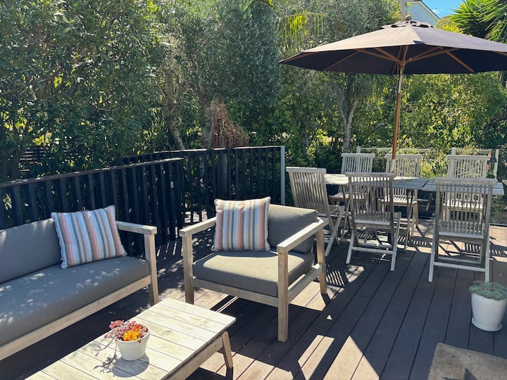 Relax In The Hot Tub & Walk To The Beach. - Auckland