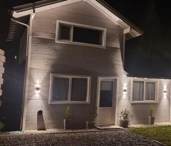 Acogedora Cabaña B. Residencial Con Vista Al Cerro - Villa La Angostura