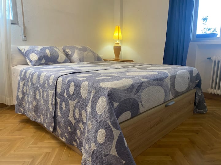 Habitación Básica, Solo Para Dormir . - Colmenar Viejo