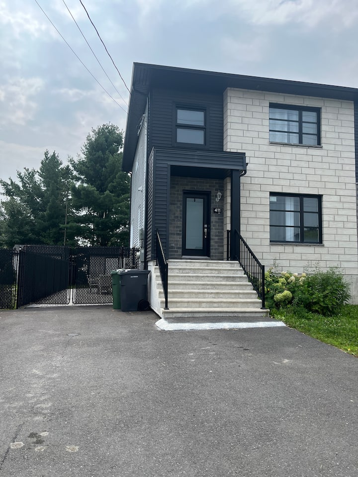 Luxuria, Unique En Ville - Drummondville