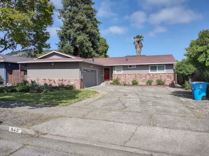 Home W/king Size Bed, Close To Dt And St Helena - Santa Rosa, CA