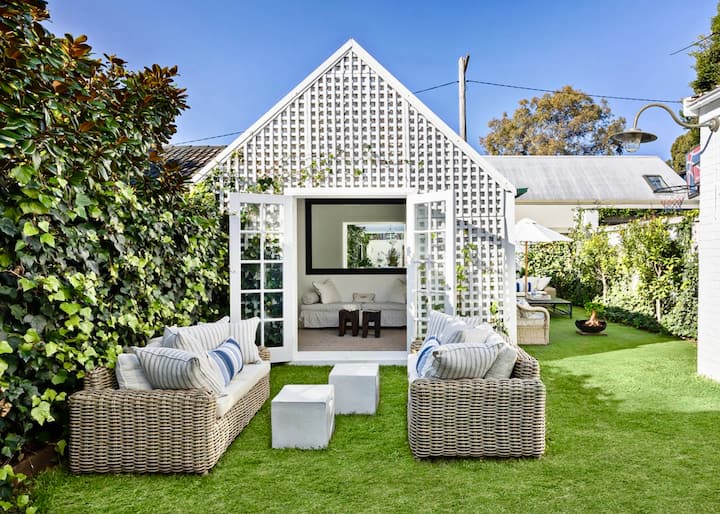 Woollahra Home With Idyllic Secret Garden - Manly