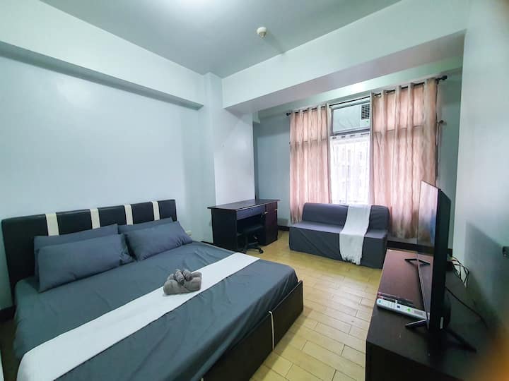 1 Br | Araneta Coliseum | Wi-fi | Netflix | Pool - Quezon City