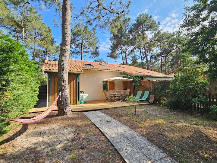 Maisonnette Dans Les Pins, à 2 Pas De La Plage. - Lacanau