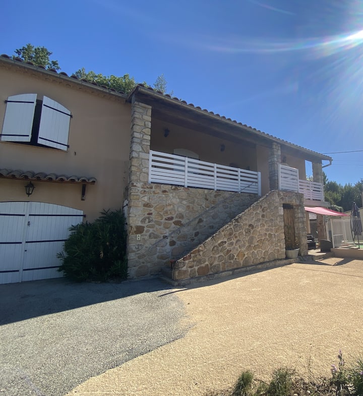 Gite La Coste 10 P, Piscine 4 Chambres 2sdb - Barjac