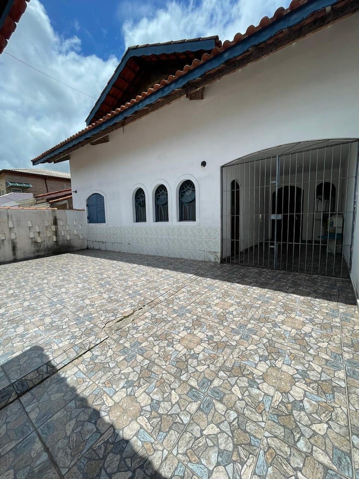 Casa Ampla Com Churrasqueira - Peruíbe