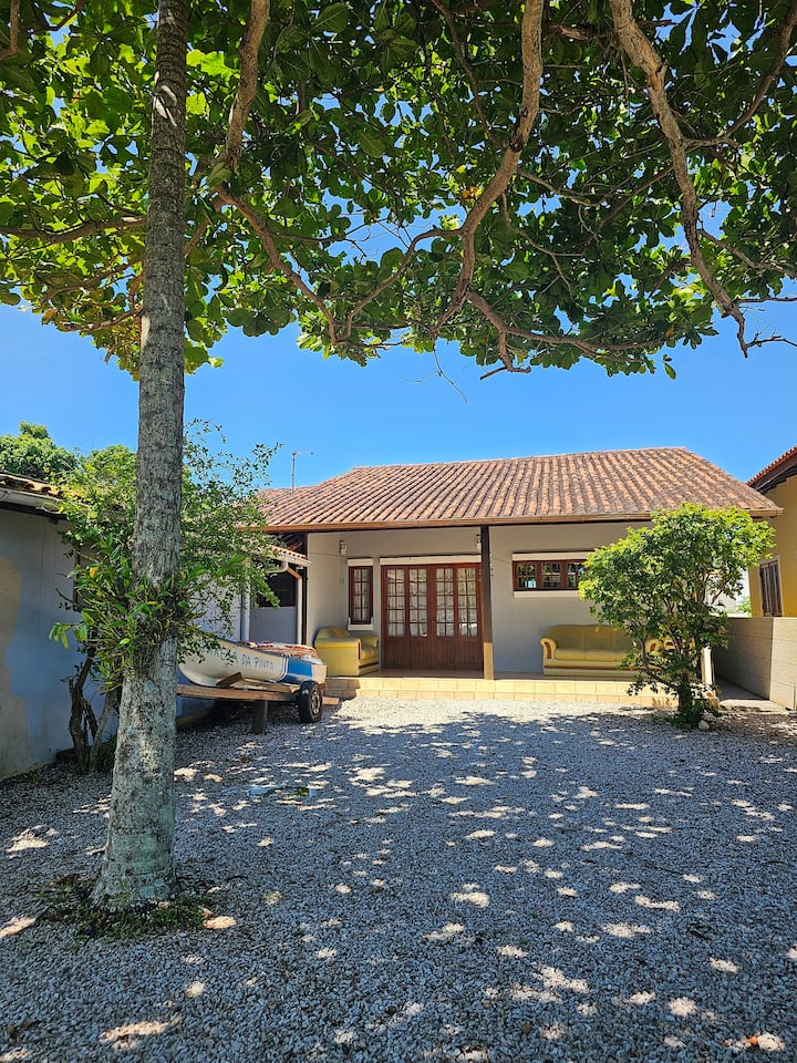 Casa Em Florianópolis 
Sossego A 300 Metros Do Mar - Florianópolis