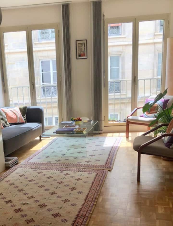 Grand 5 Pièces Lumineux Et Soigné Au Cœur De Paris - Paris