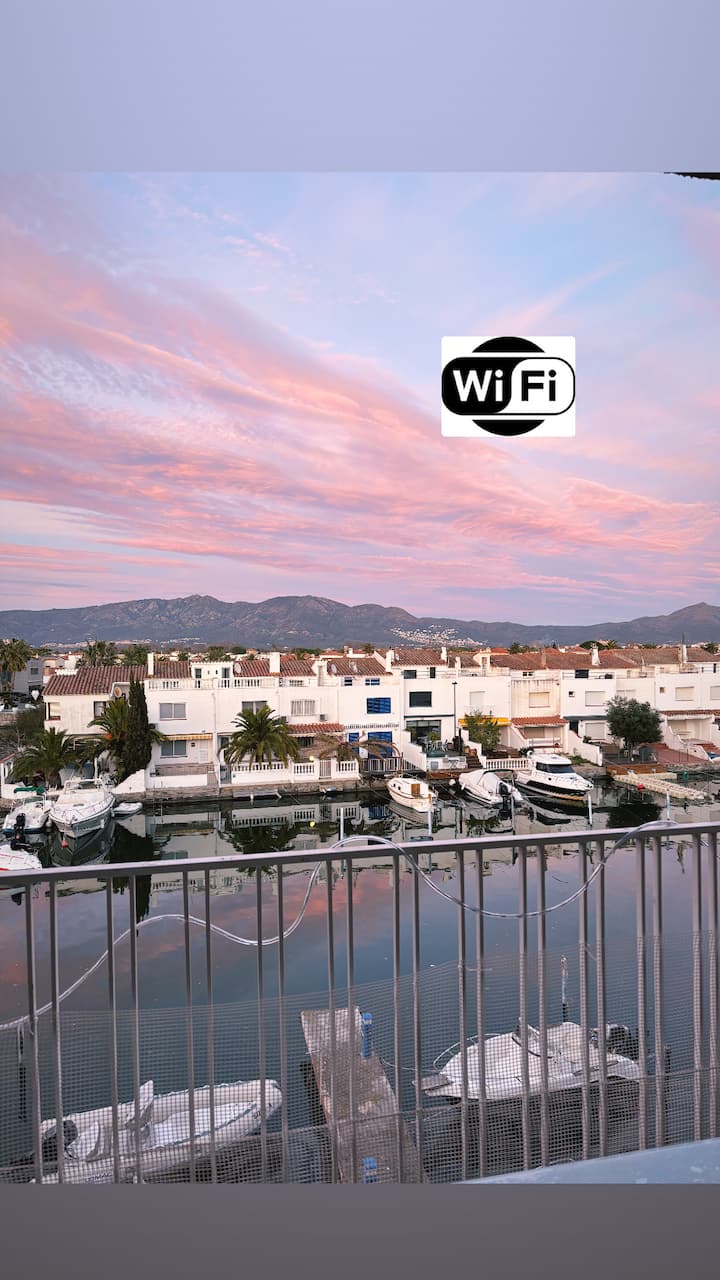 Apartamento Con Vistas Al Canal Y A Las Montañas - Empuriabrava