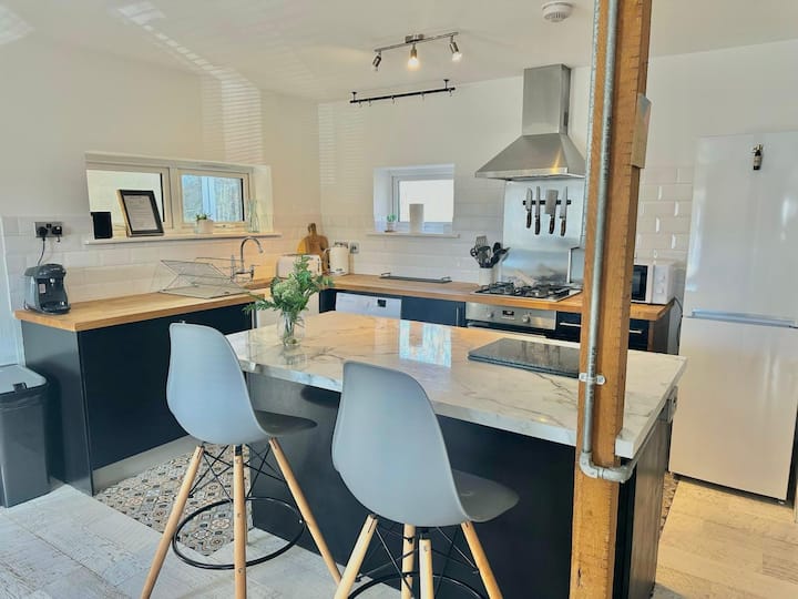 Family Home Walking Distance To Beach/pet Friendly - Llanelli