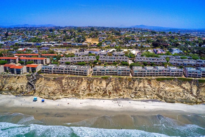 Highly Desirable Condo Situated Along The Bluff In Solana Beach! - Del Mar, CA