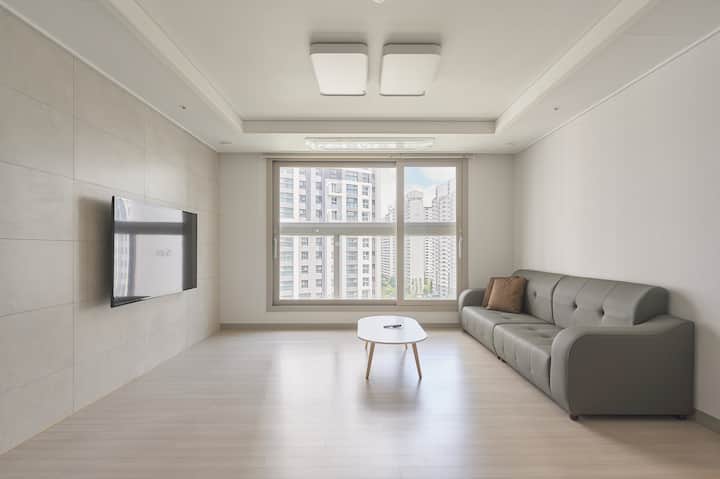 Glan House & Glan Store Close To Yeouido Han River - Seoul