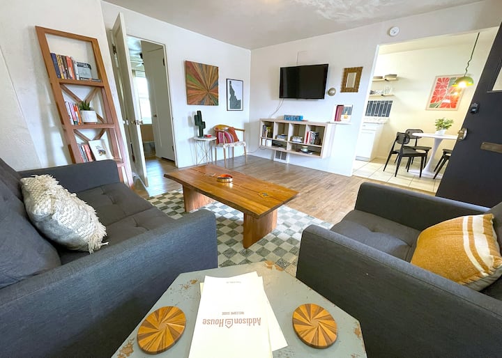 Funky Retro Loft In Downtown | Pet Friendly! - Twin Falls, ID